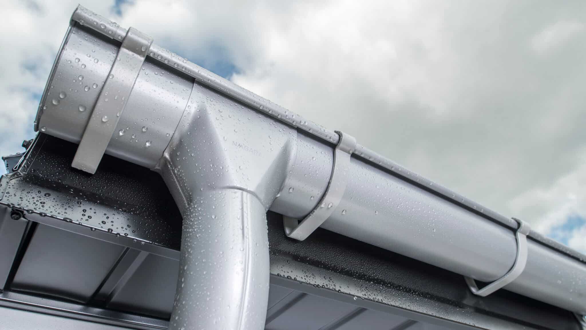 Dakgoten op de juiste manier schoonmaken - wanneer en hoe je dat het ...