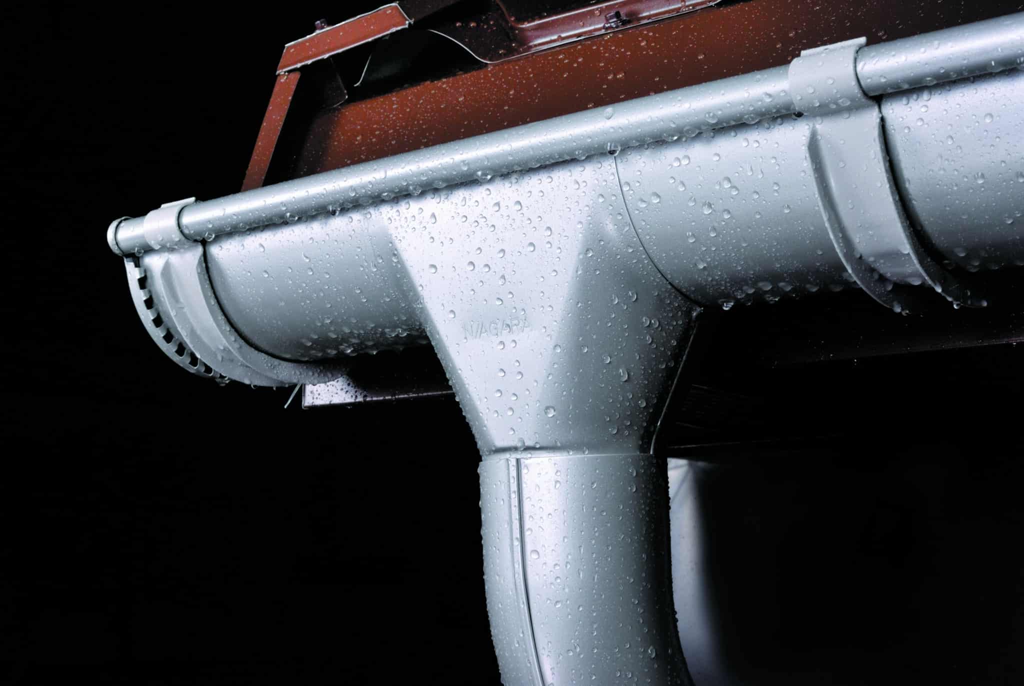 Regengoten dimensioneren: hoeveel dakoppervlak per goot? | HMG Benelux Blog